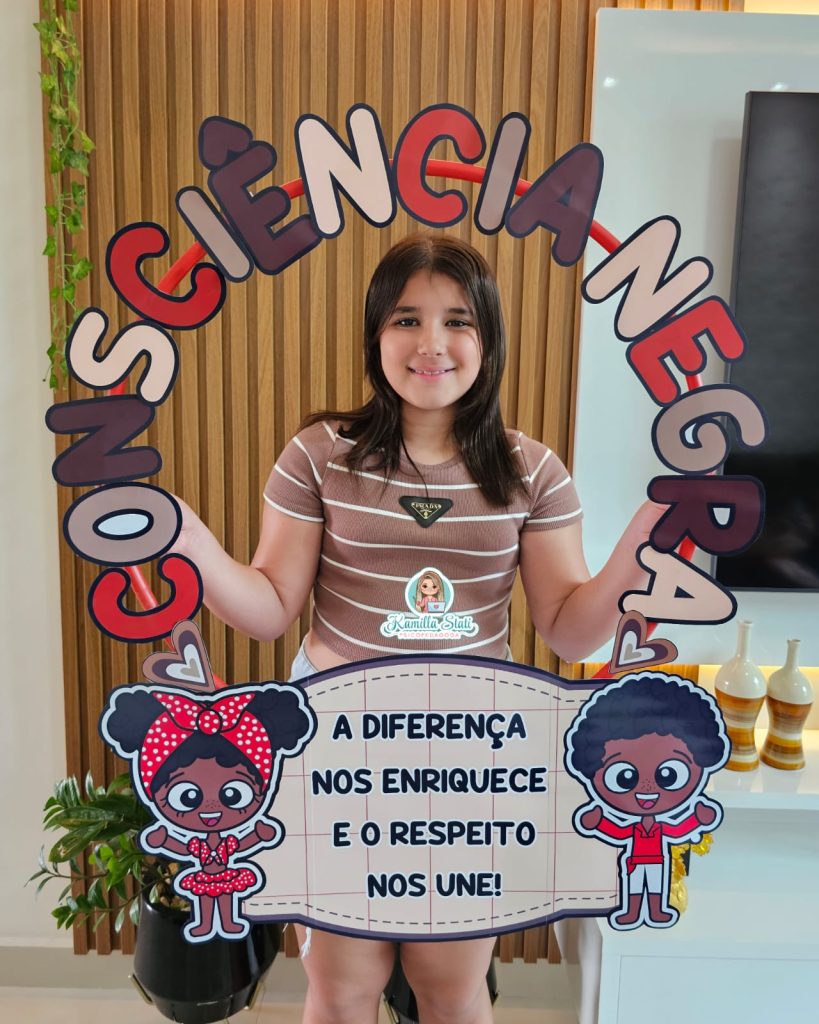 Bambolê para foto consciência negra - Psicopedagoga Kamilla Stati